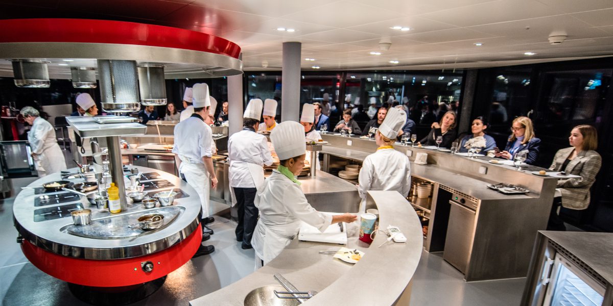 บทบาทและความสำคัญของหัวหน้าพ่อครัวมีอะไรบ้าง? | Swiss Education